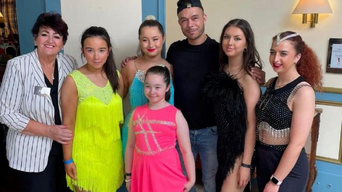 Ellen and Cara dance their way through to world championships - Photo 1 ...